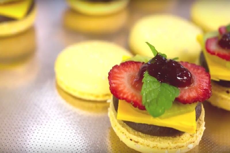 How to Make Hamburger Macarons - Caker School